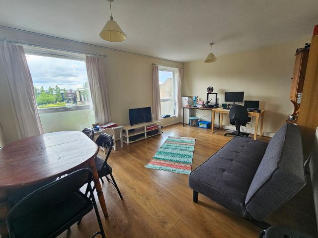 Hanford Close, London SW18, 3 bed flat to rent, £2,700 pcm | PrimeLocation