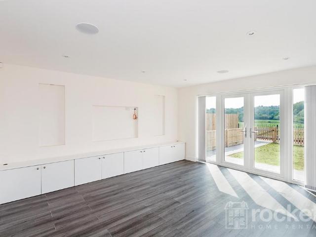 Hanford Terrace, Stone Road. 3 bed terraced house to rent £1,395 pcm £322 pw