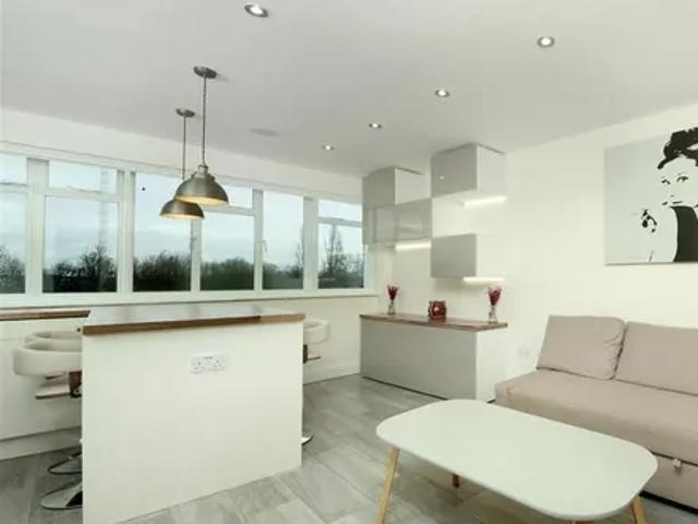 Hanger Court, Hanger Green, London, W5 3ER, United Kingdom | 2 bed apartment for rent #138775263 | Rentberry