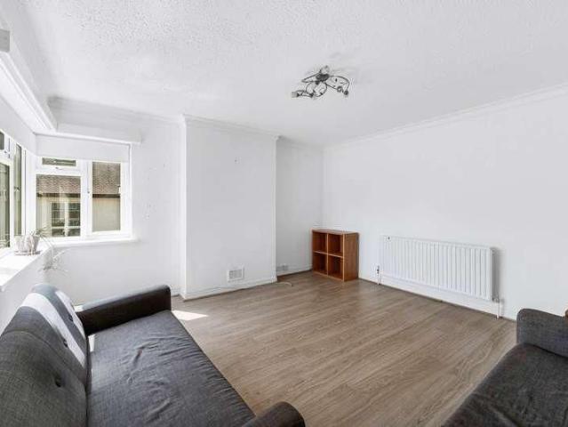 Hanger Court, Hanger Green, W5