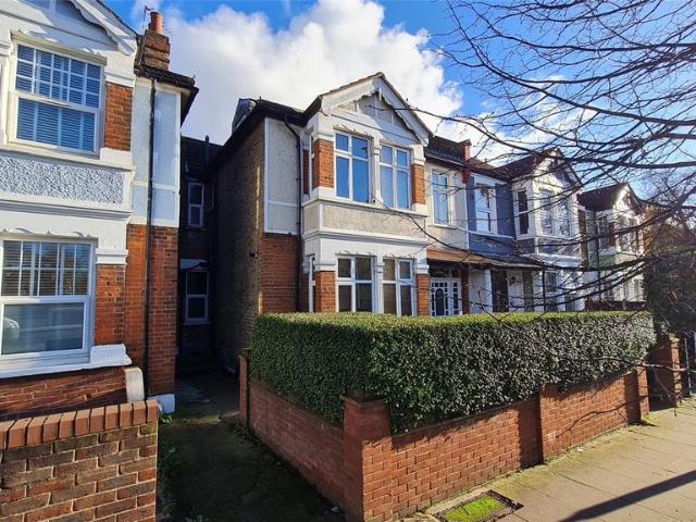 Hanger Lane, Ealing, London, W5 2 bed apartment to rent £1,825 pcm £421 pw