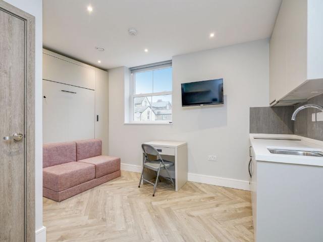Hanger Lane, Ealing W5, Studio to rent, £1,375 pcm | PrimeLocation