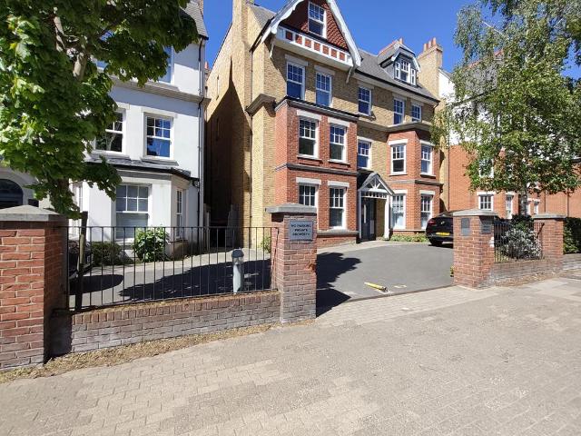 Hanger Lane, LONDON 2 bed apartment to rent £2,250 pcm £519 pw