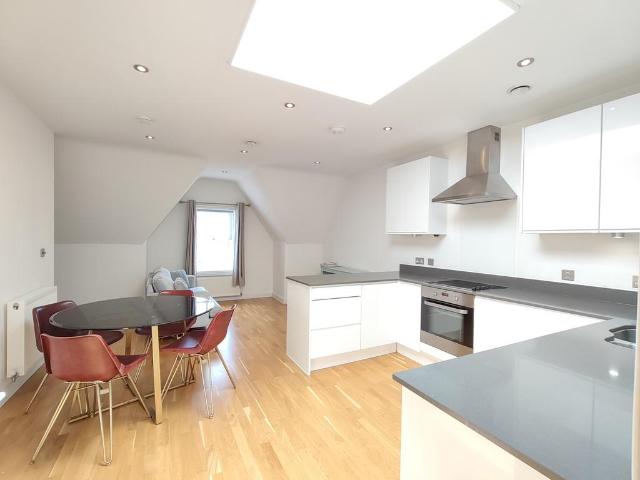Hanger Lane, London 2 bed apartment to rent £2,350 pcm £542 pw