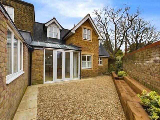 Hanger Lane, London, 2 Bedroom Semi detached