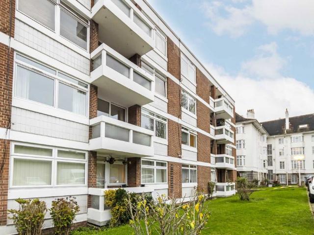 Hanger Lane, London W5 2 bed flat to rent £2,300 pcm £531 pw
