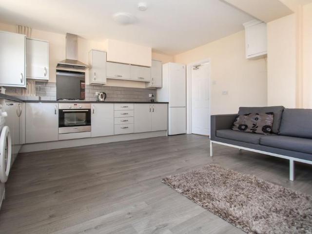 Hankinson Road, Bournemouth BH9 5 bed property to rent £2,900 pcm £669 pw