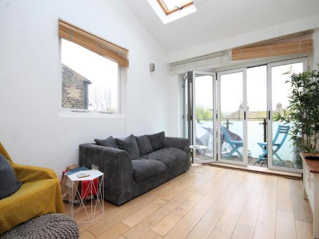 Hanley Road, Stroud Green, N4 2 bed flat to rent £2,426 pcm £560 pw