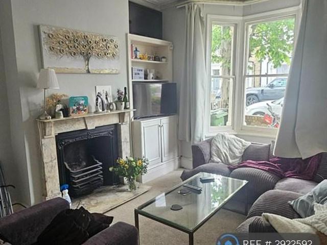 Hannell Road, London, SW6 4 bed terraced house to rent £4,600 pcm £1,062 pw