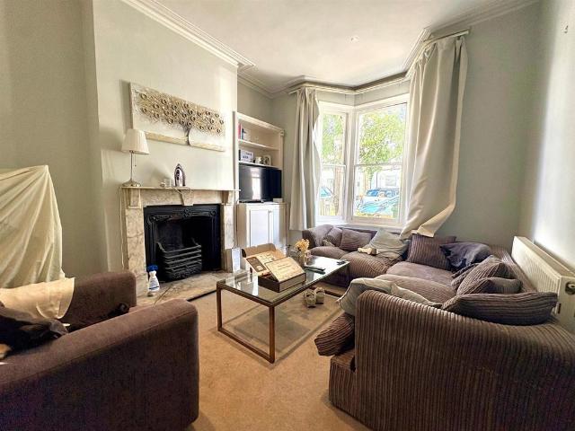 Hannell Road, London 4 bed house to rent £4,500 pcm £1,038 pw