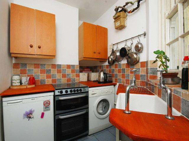 Hannibal Road E1, Stepney, London, 1 bed flat to rent, £2,800 pcm | PrimeLocation