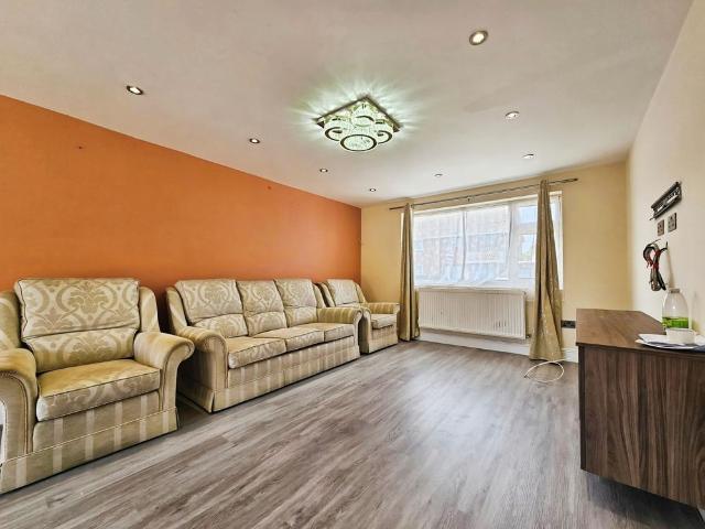 Hannibal Road, Staines upon Thames, Surrey, TW19 7HG