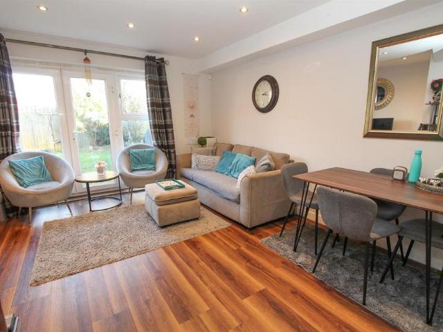Hanno Close, Wallington SM6 3 bed end of terrace house to rent £2,400 pcm £554 pw