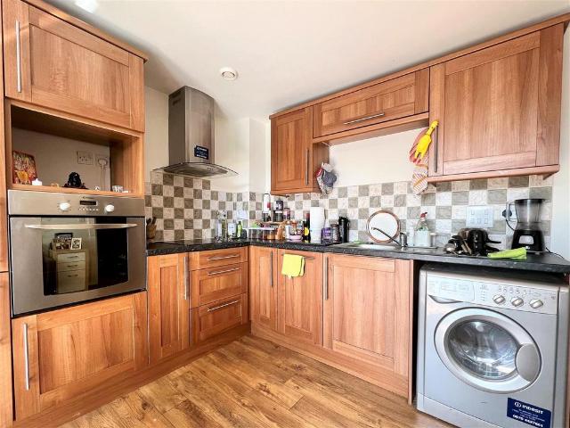 Hanover Mill, Quayside 2 bed apartment to rent £1,295 pcm £299 pw