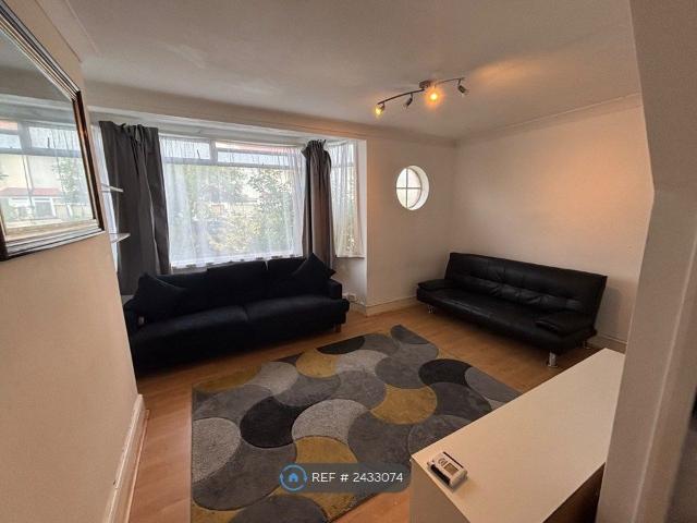 Hanover Avenue, Feltham TW13, 2 bed semi detached house to rent, £1,699 pcm | PrimeLocation