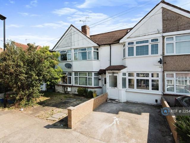 Hanover Avenue, Feltham, TW13 4 bed terraced house to rent £2,360 pcm £545 pw