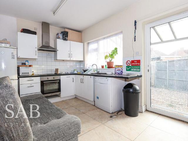 Hanover Circle, Hayes, UB3 6 bed semi detached house to rent £3,300 pcm £762 pw