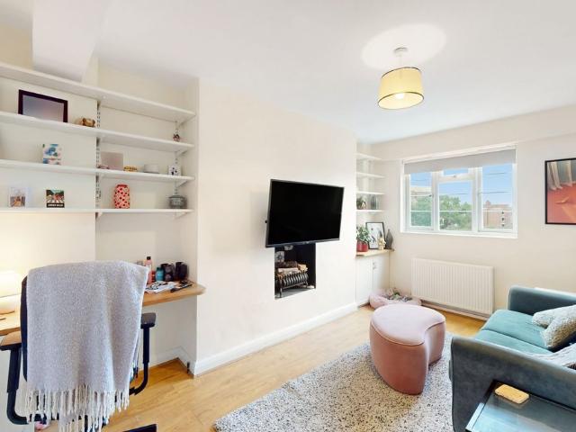 Hanover Court, Shepherds Bush W12, 2 bed flat to rent, £2,150 pcm | PrimeLocation