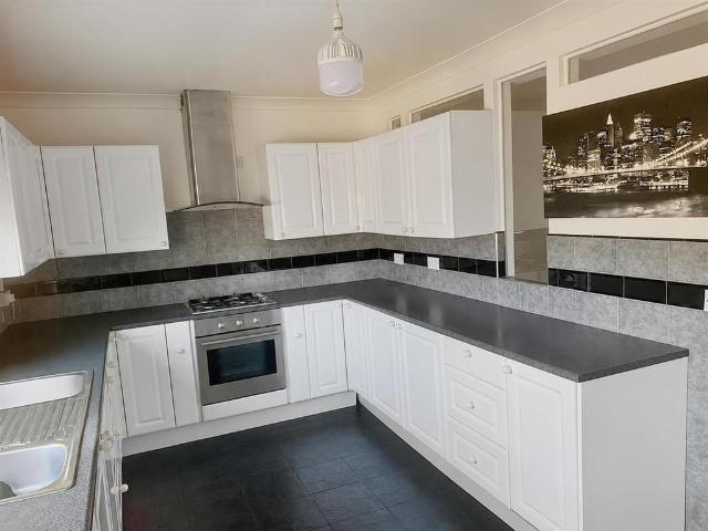 Hanover Gardens, Ilford IG6 3 bed terraced house to rent £2,400 pcm £554 pw