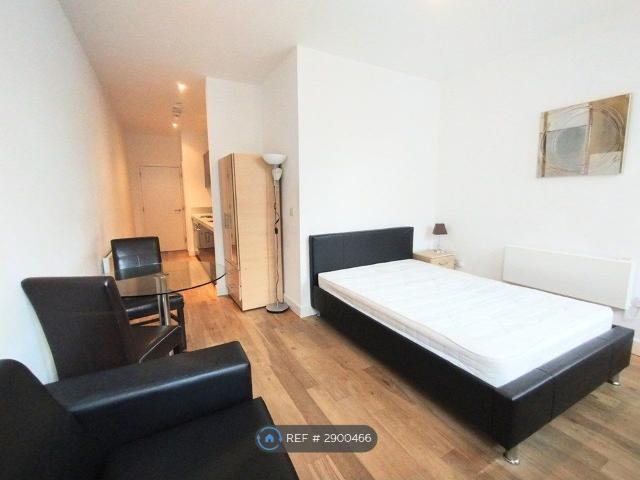 Hanover House, Bradford BD1, Studio to rent, £500 pcm | PrimeLocation