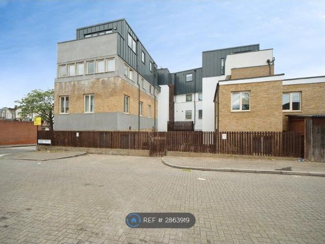 Hanover House, London SE18, 1 bed flat to rent, £1,450 pcm | PrimeLocation