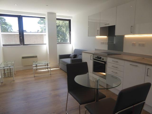 Hanover House, Reading RG1, 1 bed flat to rent, £1,300 pcm | PrimeLocation