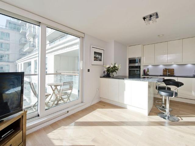 Hanover House, Vauxhall SW8 1 bed flat to rent £1,850 pcm £427 pw