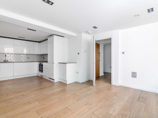 Hanover Place, Covent Garden WC2 2 bed apartment to rent £3,575 pcm £825 pw
