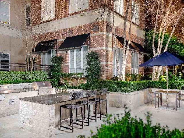 Hanover Rice Village 2 Bedroom Apartment for Rent at 2455 Dunstan Rd, Houston, TX 77005 University Place