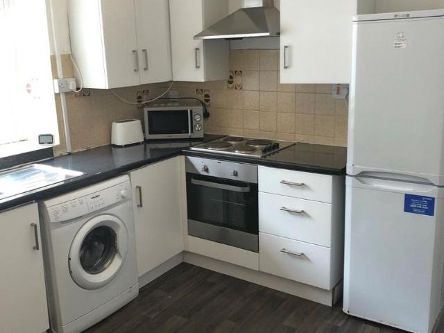 Hanover Street, Mount Pleasant, Swansea 3 bed flat to rent £1,080 pcm £249 pw