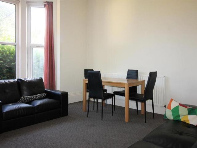 Hanover Square GFF, Hyde Park, Leeds 4 bed flat to rent £2,357 pcm £544 pw