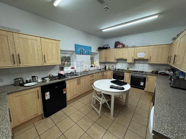 Hanover Square, Leeds LS3 9 bed house to rent £5,187 pcm £1,197 pw