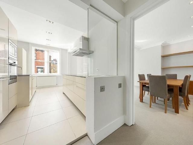 Hans Crescent, Knightsbridge, London. 2 bed flat to rent £4,984 pcm £1,150 pw