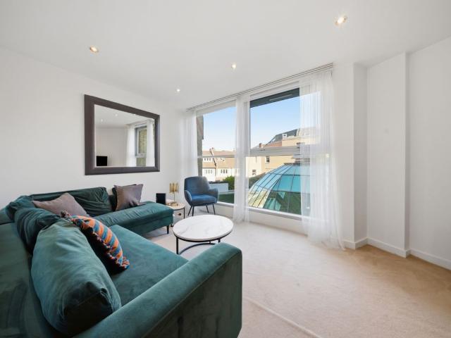 Hans Crescent, London SW1X, 2 bed flat to rent, £12,000 pcm | PrimeLocation