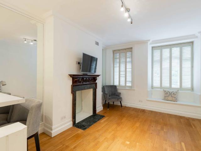 Hans Place, Knightsbridge, London SW1X, Studio to rent, £2,145 pcm | PrimeLocation