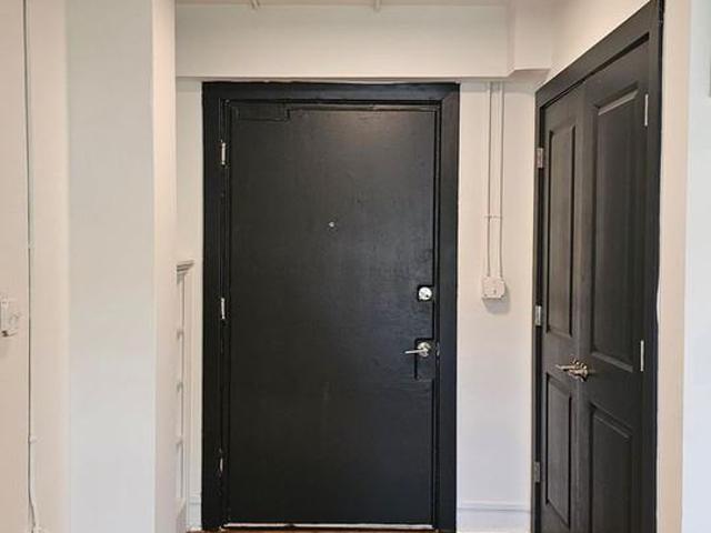 Hanscom and Georgia Row Apartments Studio Apartment for Rent at 1029 Park Ave, Omaha, NE 68105