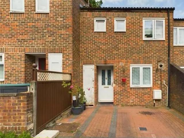 Hanselin Close, London, HA7 3NX, United Kingdom | 3 bed townhouse for rent #168138945 | Rentberry