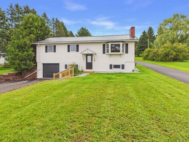Hanson Lake Rd, Mapleton, Home For Sale