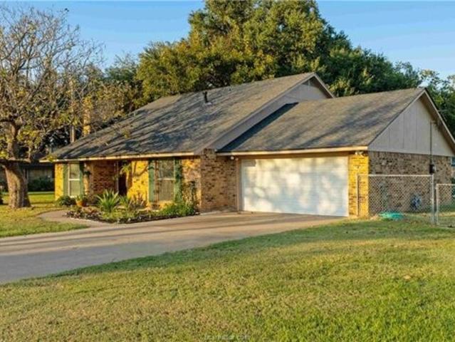 Hackberry St, Hearne, Home For Sale