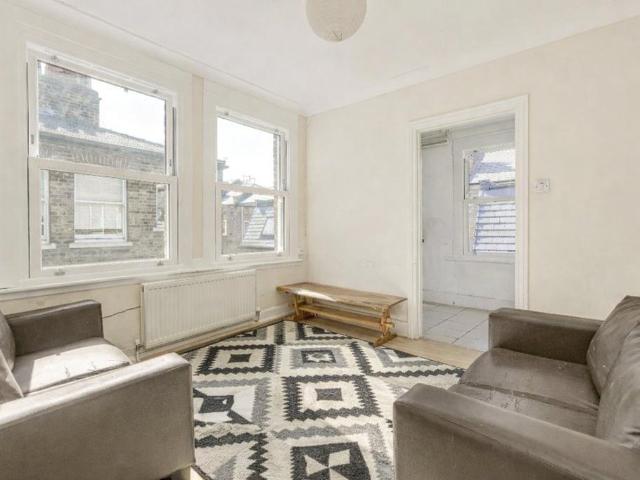 Hackford Road, London, SW9 3 bed flat to rent £2,750 pcm £635 pw