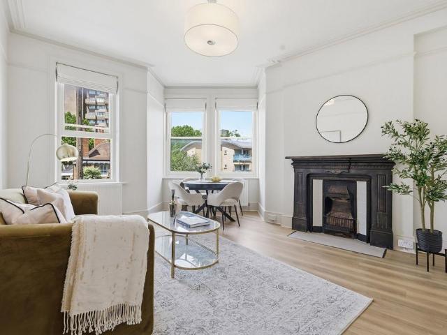 Hackford Road, London SW9 2 bed apartment to rent £2,750 pcm £635 pw