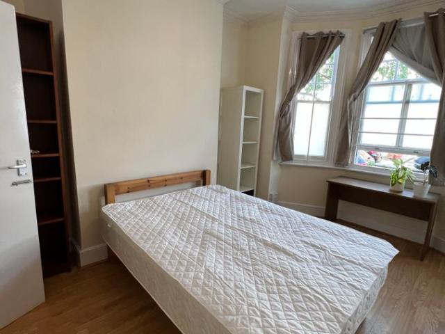 Hackford Road, London SW9, 2 bed flat to rent, £2,500 pcm | PrimeLocation