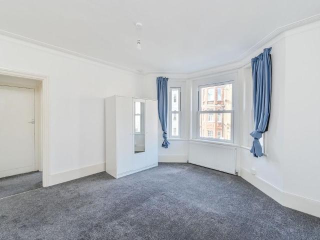 Hackford Road, SW9, Oval, London, SW9 4 bed flat to rent £4,500 pcm £1,038 pw