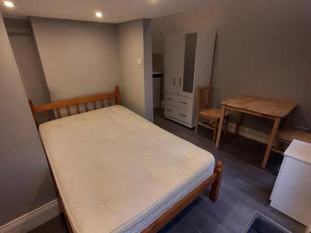 Hackney Double Studio with Garden Access