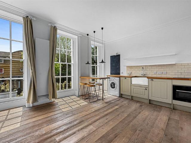 Hackney Road, London, E2 1 bed apartment to rent £2,300 pcm £531 pw
