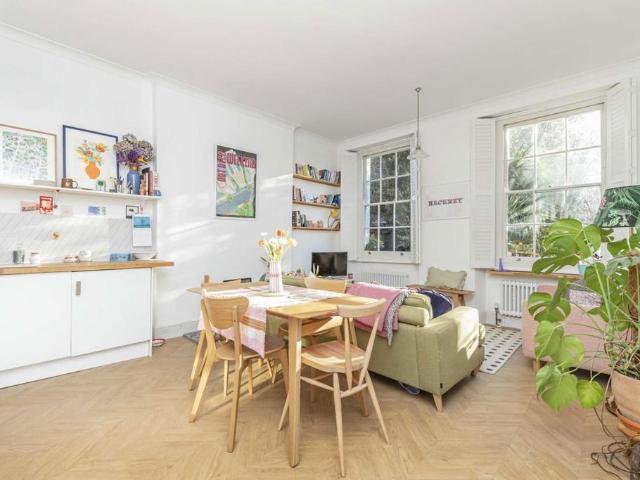 Hackney Road, London E2 1 bed flat to rent £2,500 pcm £577 pw
