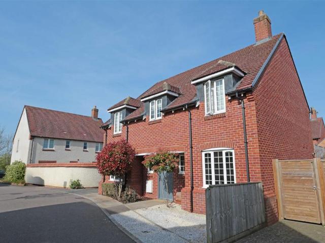 Haddenham, Buckinghamshire 4 bed detached house to rent £2,700 pcm £623 pw