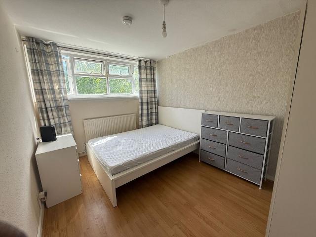 Haddon Court, Trinity Way, Acton W3, Room to rent, £750 pcm | PrimeLocation