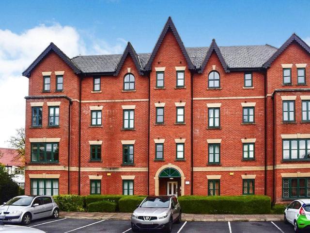 Hadfield Close, Victoria Park M14, 2 bed flat to rent, £1,250 pcm | PrimeLocation