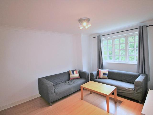 Hadfield Close, Manchester M14 2 bed flat to rent £1,430 pcm £330 pw